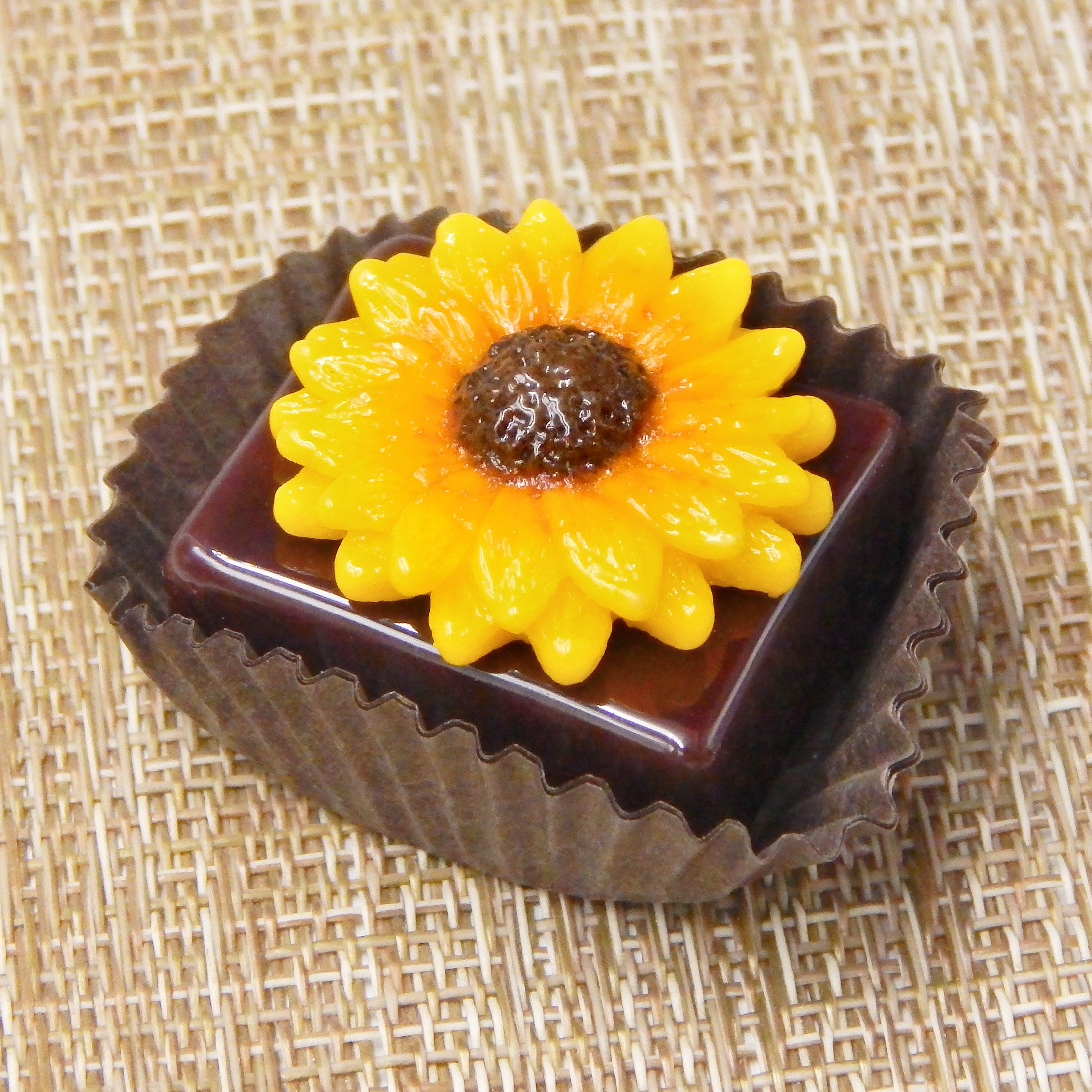 Sunflower Chocolate Petit Four (81-125CL) – Hulet Glass