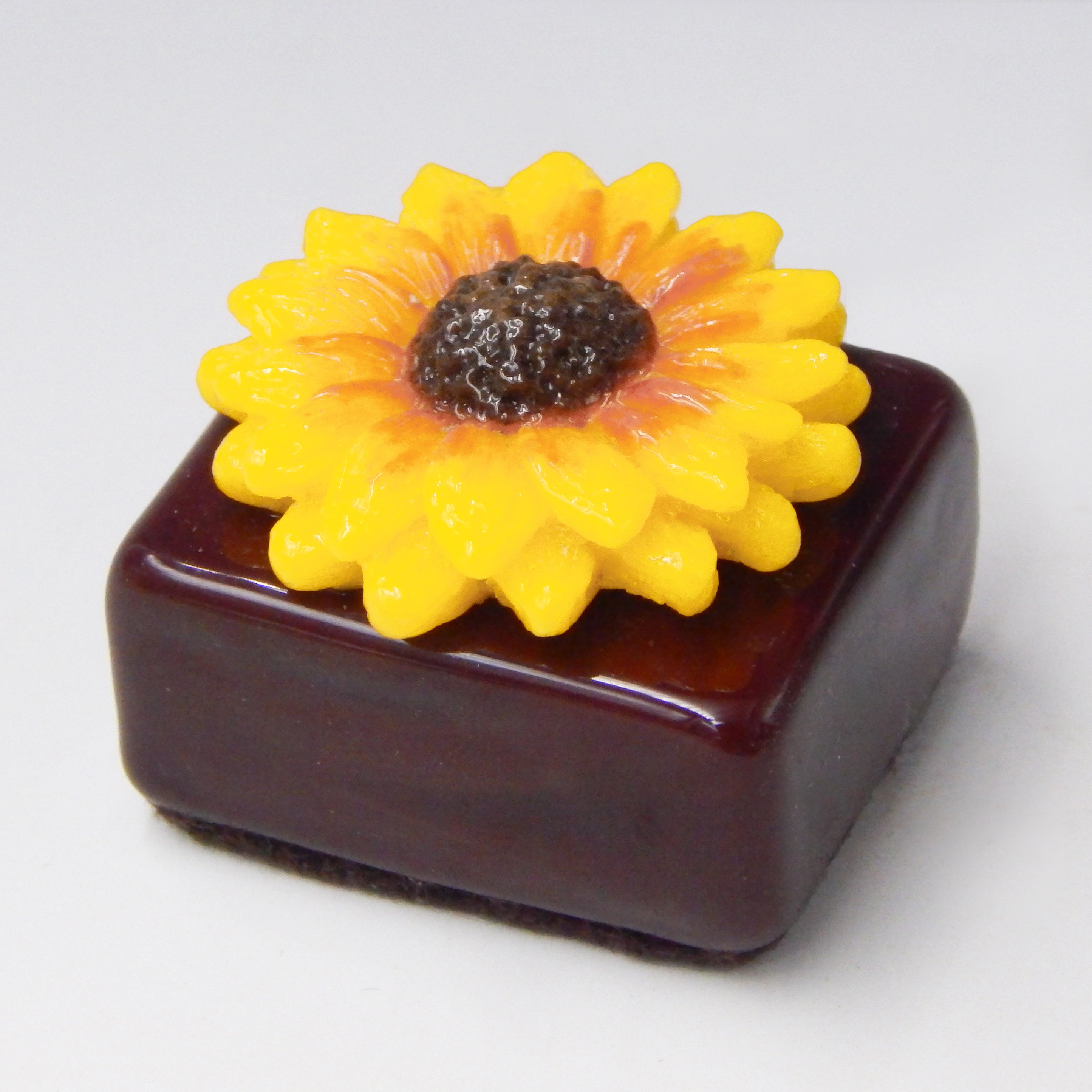 Sunflower Chocolate Petit Four (81-125CL) – Hulet Glass