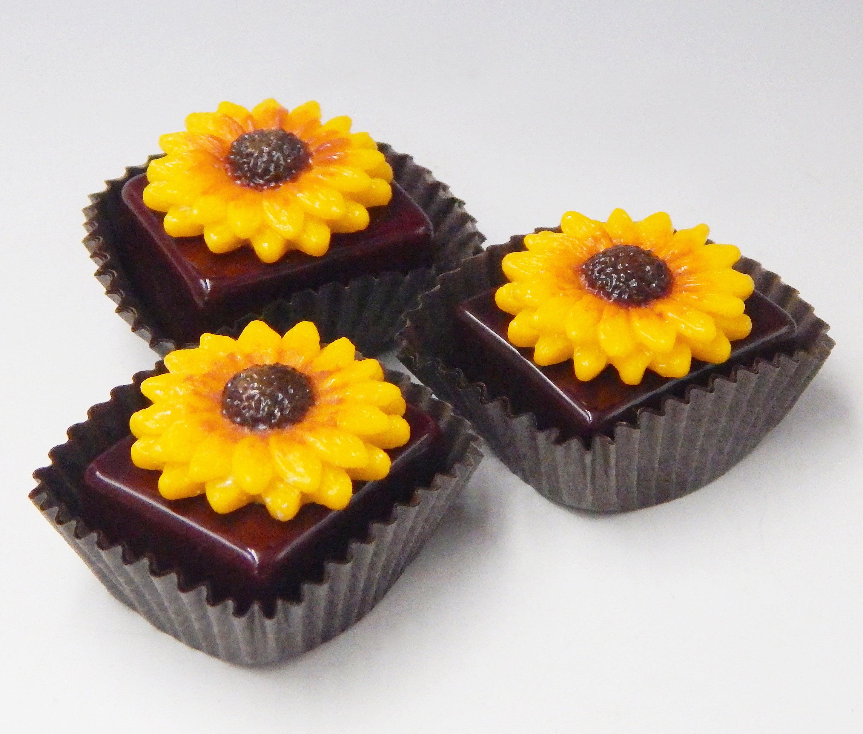 Sunflower Chocolate Petit Four (81-125CL) – Hulet Glass