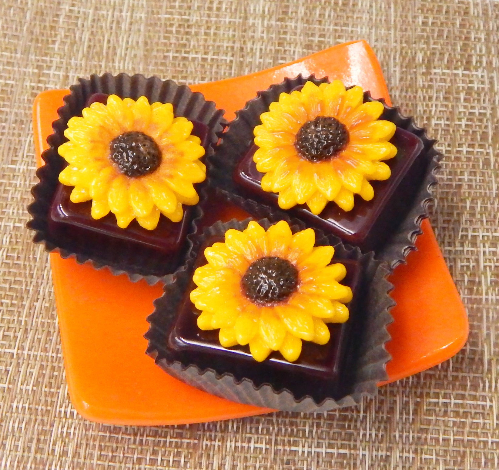Sunflower Chocolate Petit Four (81-125CL) – Hulet Glass