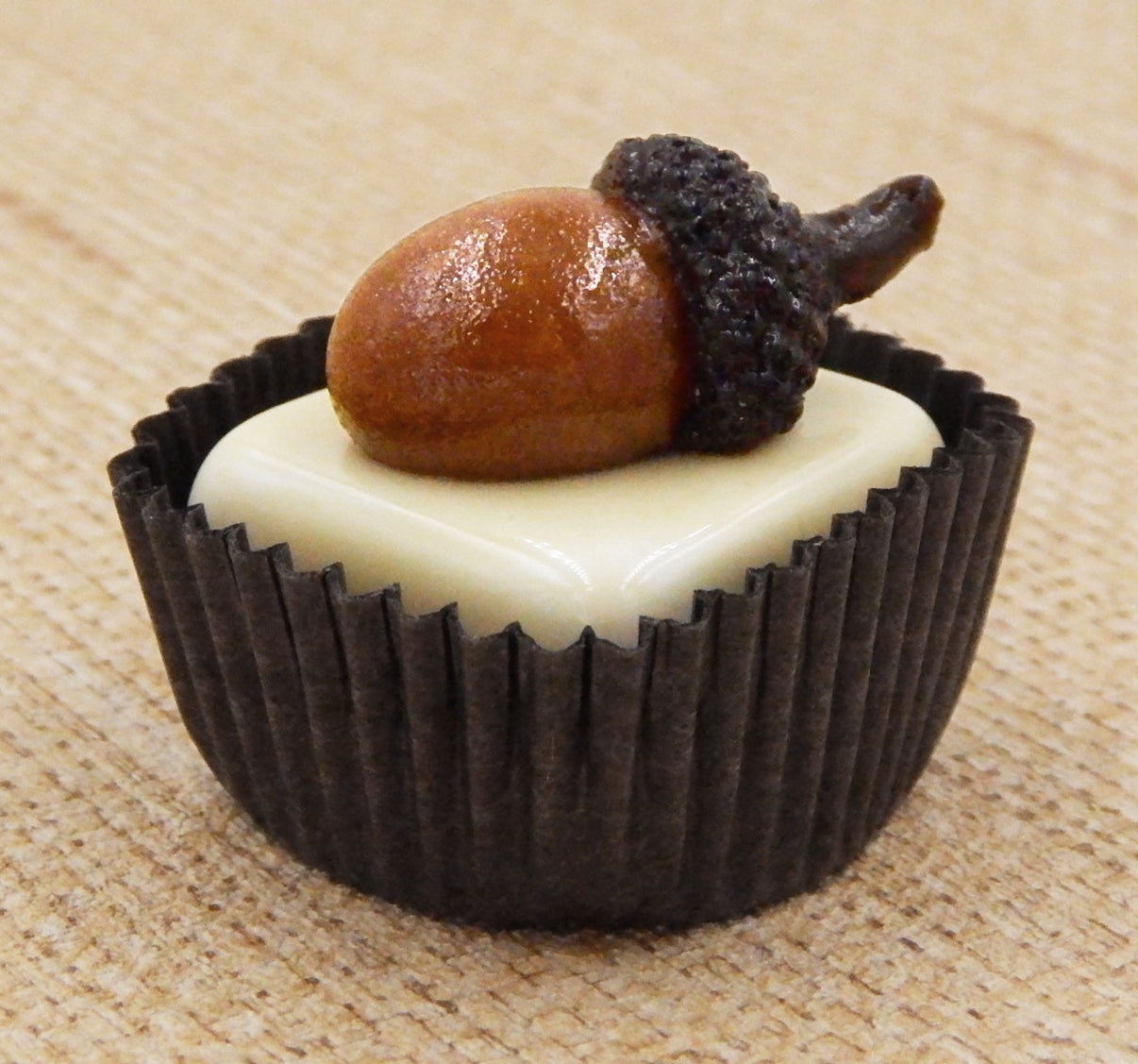 Glass Chocolate - Vanilla with Acorn (12-018V) – Hulet Glass