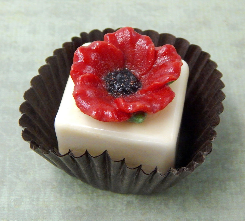 Red Poppy atop a Vanilla Petit Four Chocolate (81-101V) – Hulet Glass