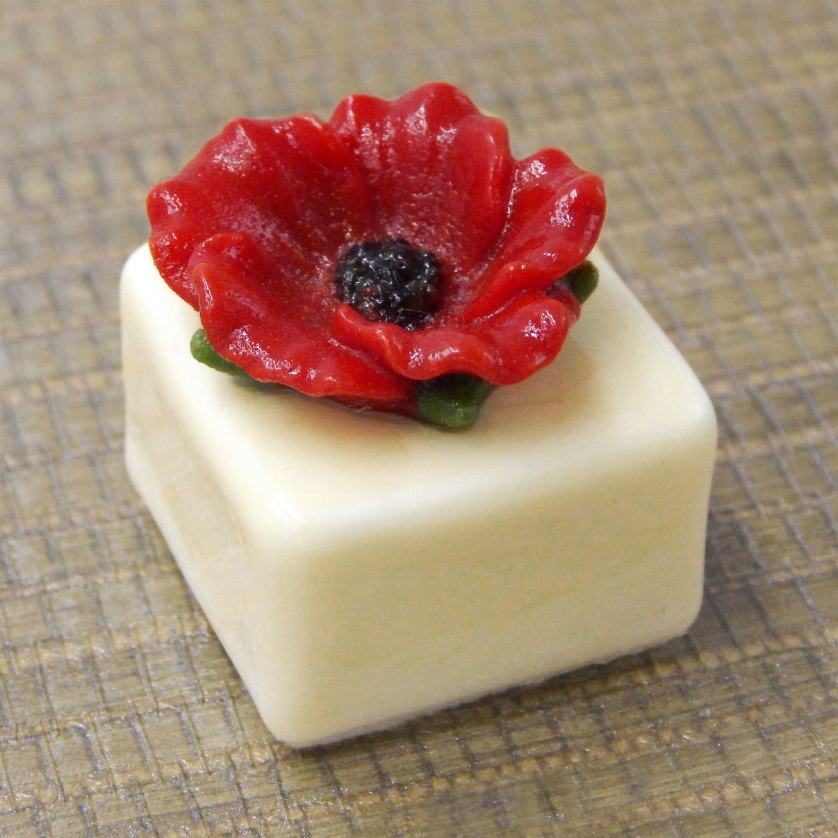 Red Poppy atop a Vanilla Petit Four Chocolate (81-101V) – Hulet Glass