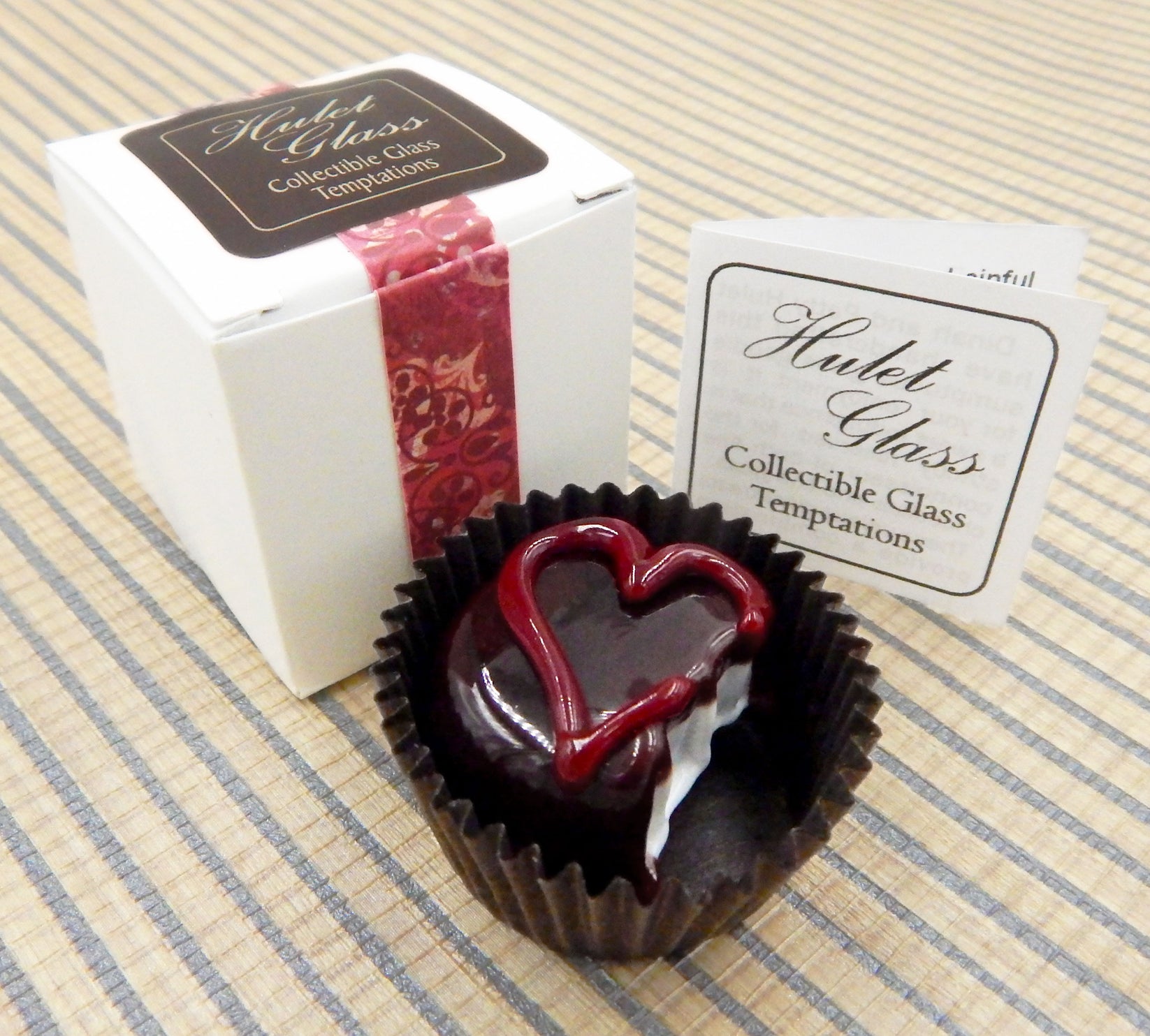 Bitten Chocolate with Dark Cherry Red Heart (B14-011CHW) – Hulet Glass