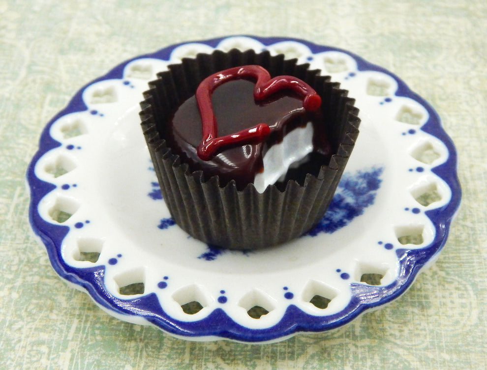 Bitten Chocolate with Dark Cherry Red Heart (B14-011CHW) – Hulet Glass
